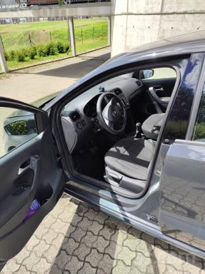 Grey Volkswagen Polo 2015 in Riga, with an engine capacity of 1.40 L and mileage of 289 thousand km for 3500 €, photo 3 on AUTOMOTO.COM.LV