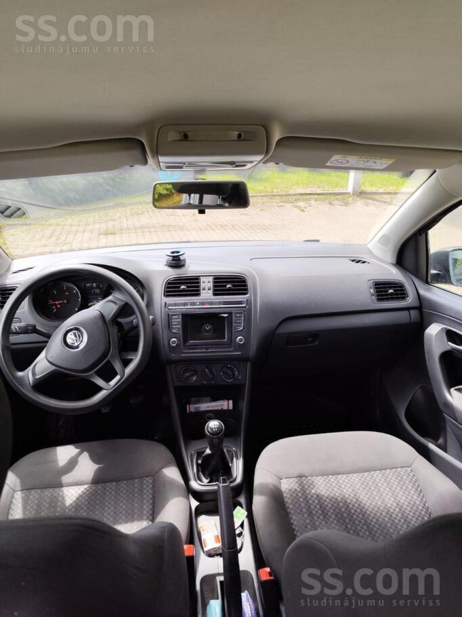 Grey Volkswagen Polo 2015 in Riga, with an engine capacity of 1.40 L and mileage of 289 thousand km for 3500 €, photo 8 on AUTOMOTO.COM.LV