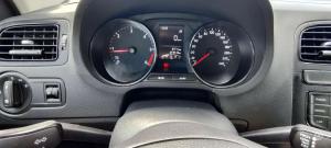 Pelēks Volkswagen Polo 2015 Panevēža, ar dzinēja tilpumu 1.42 L un nobraukumu 128 tūkst. km par 5400 €, foto 4 vietnē AUTOMOTO.COM.LV