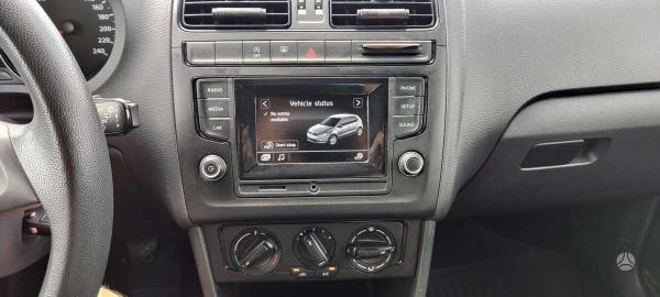 Pelēks Volkswagen Polo 2015 Panevēža, ar dzinēja tilpumu 1.42 L un nobraukumu 128 tūkst. km par 5400 €, foto 4 vietnē AUTOMOTO.COM.LV