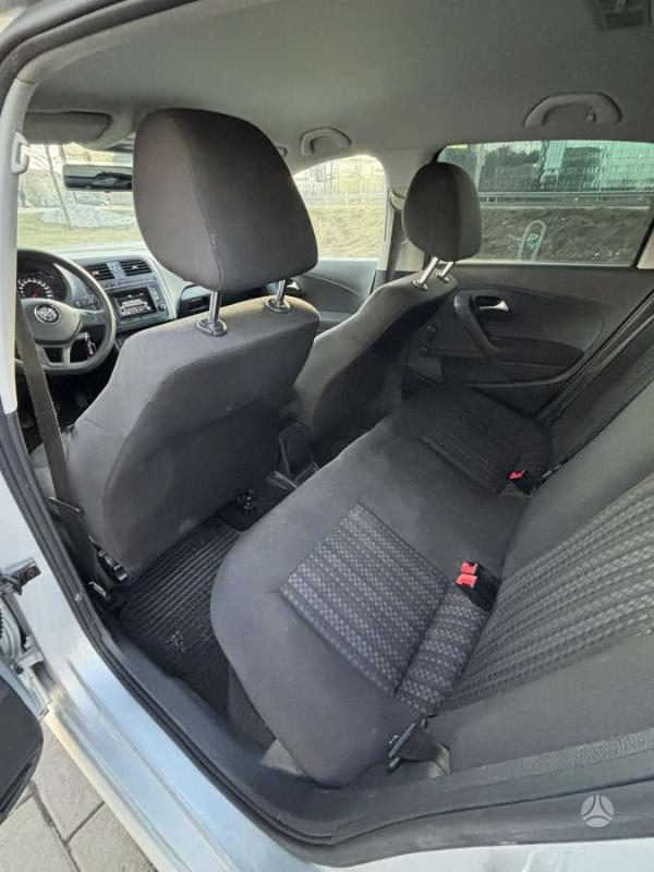 Volkswagen Polo 2015 Viļņa vietnē Pelēks Volkswagen Polo 2015 Viļņa, ar dzinēja tilpumu 1.42 L un nobraukumu 345 tūkst. km par 1900 €, foto 10 vietnē AUTOMOTO.COM.LV