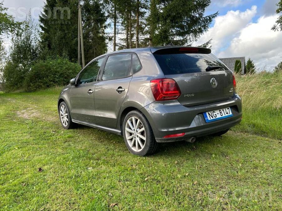 Pelēks Volkswagen Polo 2015 Rīga, ar dzinēja tilpumu 1.40 L un nobraukumu 164 tūkst. km par 5700 €, foto 1 vietnē AUTOMOTO.COM.LV