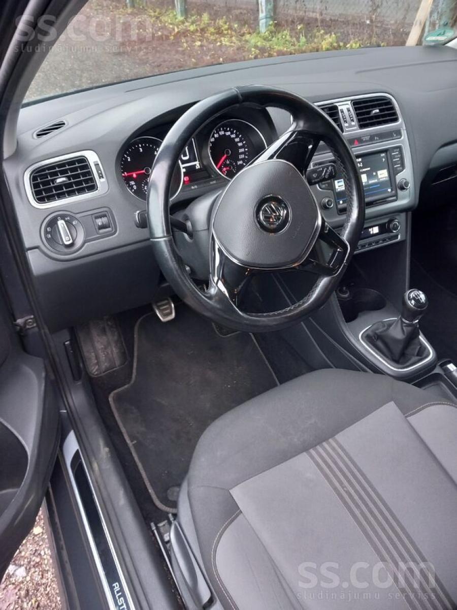 Pelēks Volkswagen Polo 2016 Cēsis, ar dzinēja tilpumu 1.40 L un nobraukumu 325 tūkst. km par 5250 €, foto 4 vietnē AUTOMOTO.COM.LV