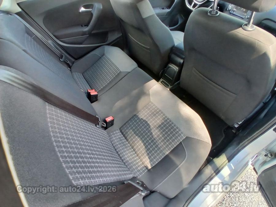 Pelēks Volkswagen Polo 2016 Tartu, ar dzinēja tilpumu 1.40 L un nobraukumu 305 tūkst. km par 4900 €, foto 13 vietnē AUTOMOTO.COM.LV