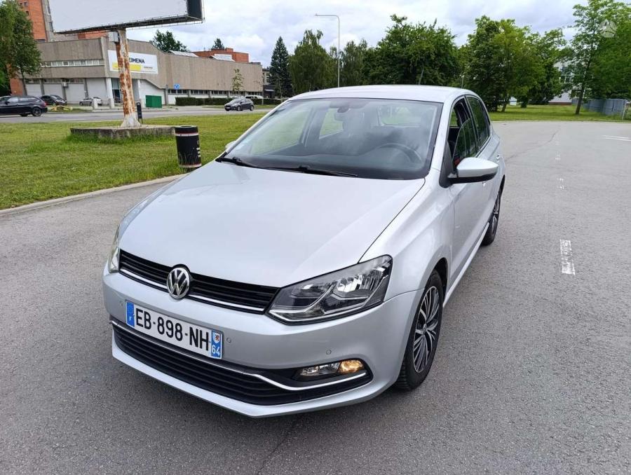 Grey Volkswagen Polo 2016 in Panevezys, with an engine capacity of 1.20 L and mileage of 127 thousand km for 6300 €, photo 3 on AUTOMOTO.COM.LV