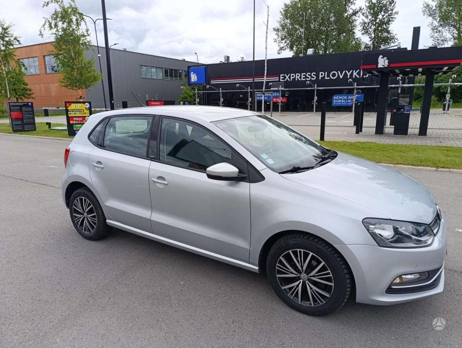 Grey Volkswagen Polo 2016 in Panevezys, with an engine capacity of 1.20 L and mileage of 127 thousand km for 6300 €, photo 4 on AUTOMOTO.COM.LV