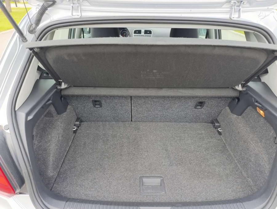 Grey Volkswagen Polo 2016 in Panevezys, with an engine capacity of 1.20 L and mileage of 127 thousand km for 6300 €, photo 12 on AUTOMOTO.COM.LV