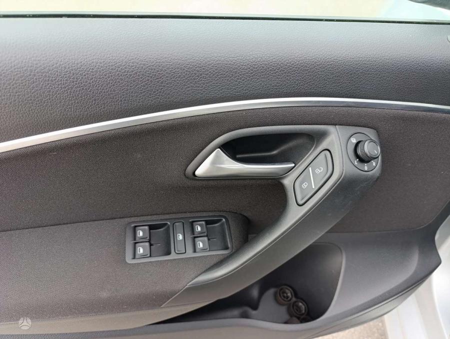 Grey Volkswagen Polo 2016 in Panevezys, with an engine capacity of 1.20 L and mileage of 127 thousand km for 6300 €, photo 15 on AUTOMOTO.COM.LV