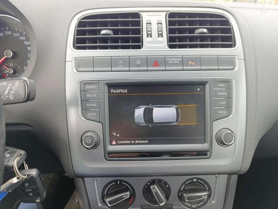 Grey Volkswagen Polo 2016 in Panevezys, with an engine capacity of 1.20 L and mileage of 127 thousand km for 6300 €, photo 19 on AUTOMOTO.COM.LV
