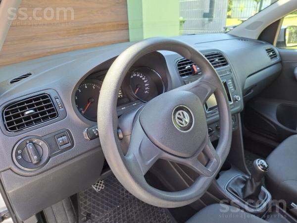 Grey Volkswagen Polo 2016 in Dobele, with an engine capacity of 1.20 L and mileage of 66 thousand km for 6500 €, photo 3 on AUTOMOTO.COM.LV