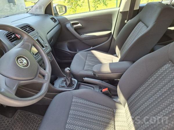 Grey Volkswagen Polo 2016 in Dobele, with an engine capacity of 1.20 L and mileage of 66 thousand km for 6500 €, photo 4 on AUTOMOTO.COM.LV