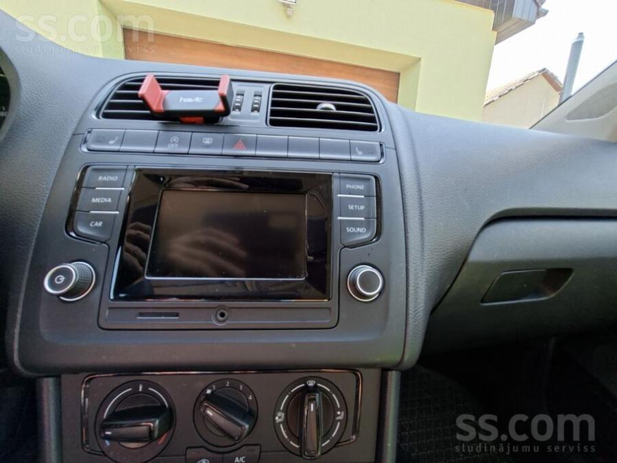 Grey Volkswagen Polo 2016 in Dobele, with an engine capacity of 1.20 L and mileage of 66 thousand km for 6500 €, photo 8 on AUTOMOTO.COM.LV
