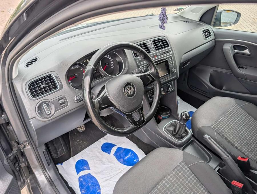 Pelēks Volkswagen Polo 2016 Tauragė, ar dzinēja tilpumu 1.20 L un nobraukumu 186 tūkst. km par 5800 €, foto 10 vietnē AUTOMOTO.COM.LV