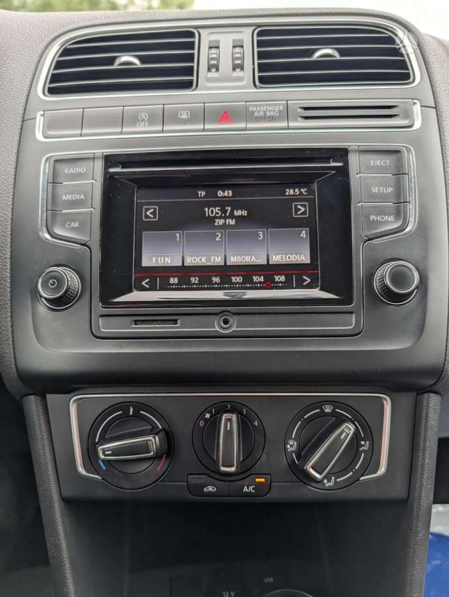 Pelēks Volkswagen Polo 2016 Tauragė, ar dzinēja tilpumu 1.20 L un nobraukumu 186 tūkst. km par 5800 €, foto 12 vietnē AUTOMOTO.COM.LV