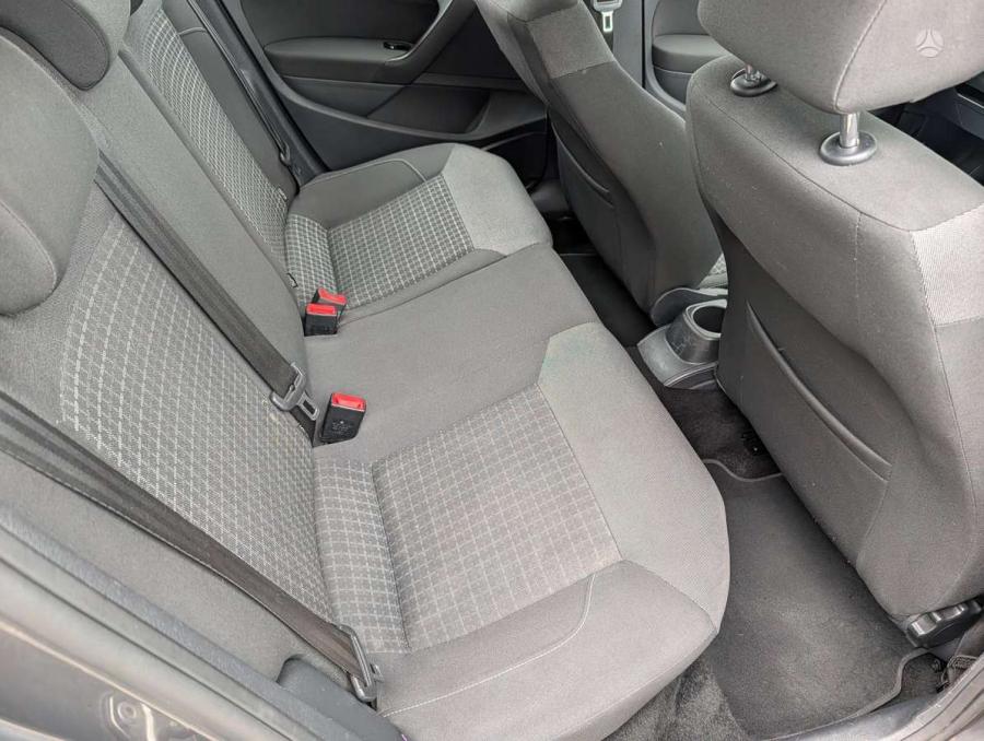 Pelēks Volkswagen Polo 2016 Tauragė, ar dzinēja tilpumu 1.20 L un nobraukumu 186 tūkst. km par 5800 €, foto 15 vietnē AUTOMOTO.COM.LV