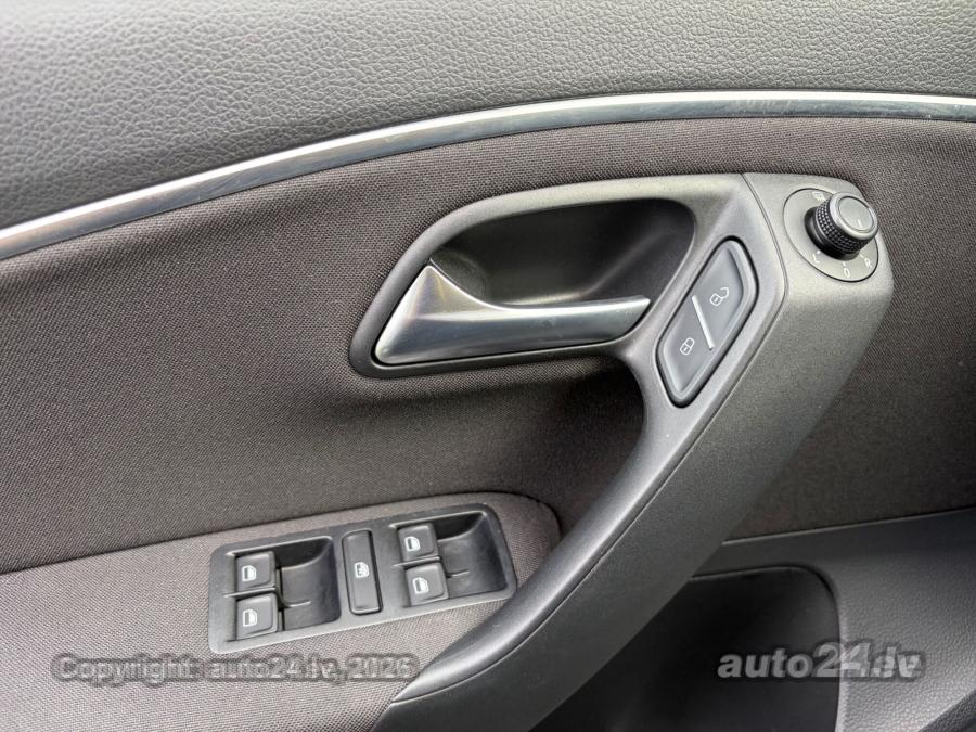 Pelēks Volkswagen Polo 2016 Tallina, ar dzinēja tilpumu 1.20 L un nobraukumu 100 tūkst. km par 7990 €, foto 15 vietnē AUTOMOTO.COM.LV