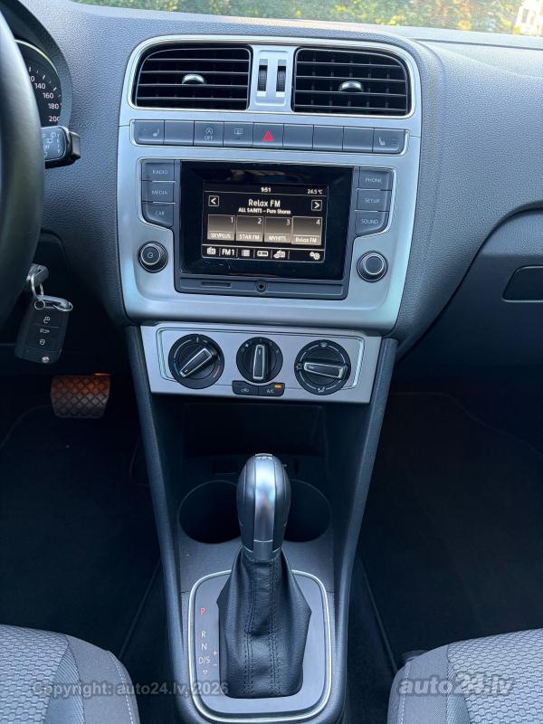 Grey Volkswagen Polo 2016 in Tallinn, with an engine capacity of 1.20 L and mileage of 100 thousand km for 7990 €, photo 9 on AUTOMOTO.COM.LV