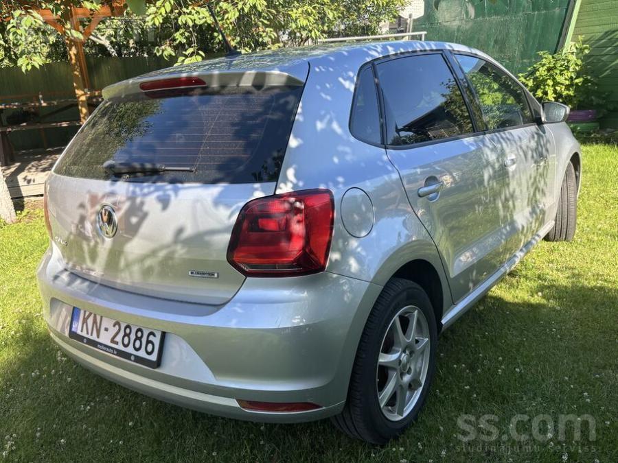 Pelēks Volkswagen Polo 2016 Rīga, ar dzinēja tilpumu 1.00 L un nobraukumu 120 tūkst. km par 5500 €, foto 4 vietnē AUTOMOTO.COM.LV