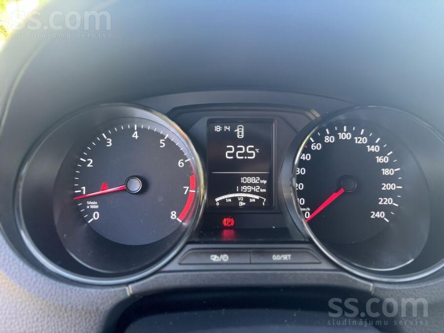 Pelēks Volkswagen Polo 2016 Rīga, ar dzinēja tilpumu 1.00 L un nobraukumu 120 tūkst. km par 5500 €, foto 6 vietnē AUTOMOTO.COM.LV
