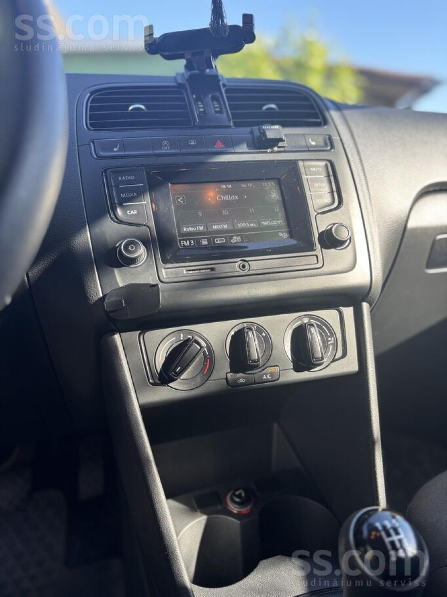 Pelēks Volkswagen Polo 2016 Rīga, ar dzinēja tilpumu 1.00 L un nobraukumu 120 tūkst. km par 5500 €, foto 7 vietnē AUTOMOTO.COM.LV