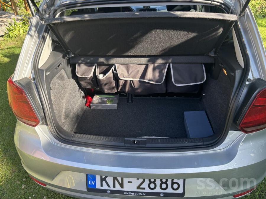 Pelēks Volkswagen Polo 2016 Rīga, ar dzinēja tilpumu 1.00 L un nobraukumu 120 tūkst. km par 5500 €, foto 8 vietnē AUTOMOTO.COM.LV