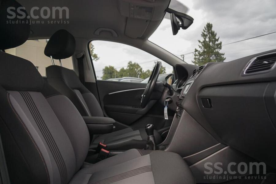 Grey Volkswagen Polo 2016 in Riga, with an engine capacity of 1.20 L and mileage of 157 thousand km for 6990 €, photo 6 on AUTOMOTO.COM.LV