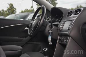 Grey Volkswagen Polo 2016 in Riga, with an engine capacity of 1.20 L and mileage of 157 thousand km for 6990 €, photo 8 on AUTOMOTO.COM.LV