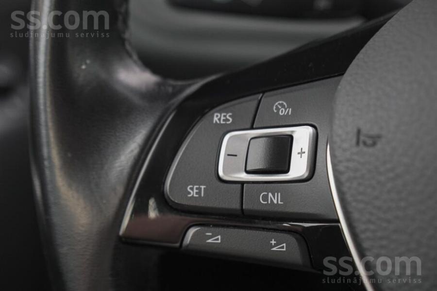 Grey Volkswagen Polo 2016 in Riga, with an engine capacity of 1.20 L and mileage of 157 thousand km for 6990 €, photo 12 on AUTOMOTO.COM.LV
