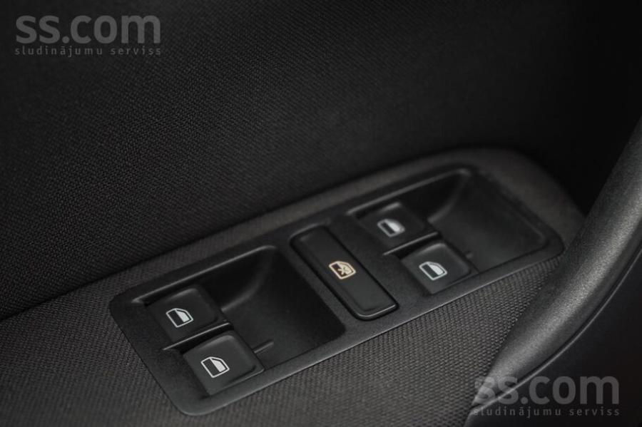 Grey Volkswagen Polo 2016 in Riga, with an engine capacity of 1.20 L and mileage of 157 thousand km for 6990 €, photo 20 on AUTOMOTO.COM.LV