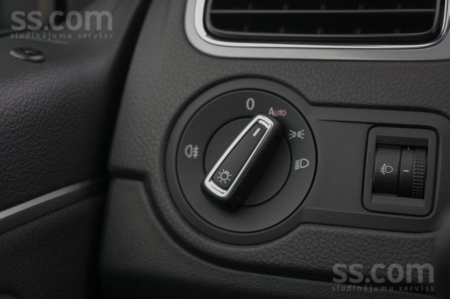 Grey Volkswagen Polo 2016 in Riga, with an engine capacity of 1.20 L and mileage of 157 thousand km for 6990 €, photo 21 on AUTOMOTO.COM.LV