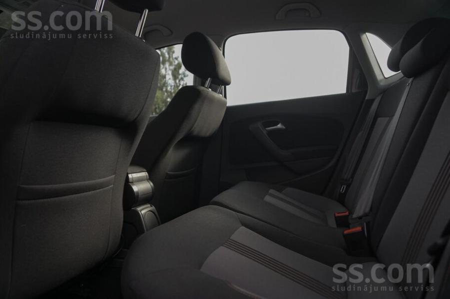 Grey Volkswagen Polo 2016 in Riga, with an engine capacity of 1.20 L and mileage of 157 thousand km for 6990 €, photo 23 on AUTOMOTO.COM.LV