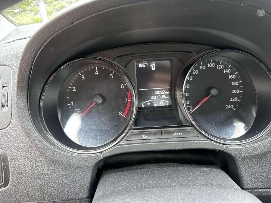 Pelēks Volkswagen Polo 2016 Viļņa, ar dzinēja tilpumu 1.20 L un nobraukumu 201 tūkst. km par 5700 €, foto 14 vietnē AUTOMOTO.COM.LV