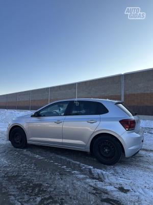 Grey Volkswagen Polo 2018 in Mazeikiai, with an engine capacity of 1.00 L and mileage of 133 thousand km for 8200 €, photo 6 on AUTOMOTO.COM.LV