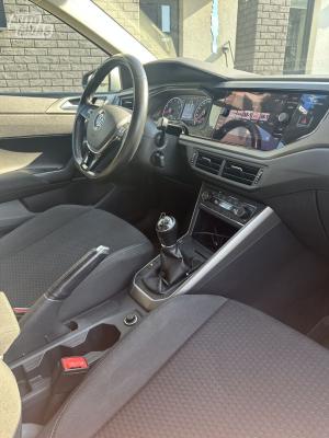 Pelēks Volkswagen Polo 2018 Mažeikiai, ar dzinēja tilpumu 1.00 L un nobraukumu 133 tūkst. km par 6800 €, foto 5 vietnē AUTOMOTO.COM.LV