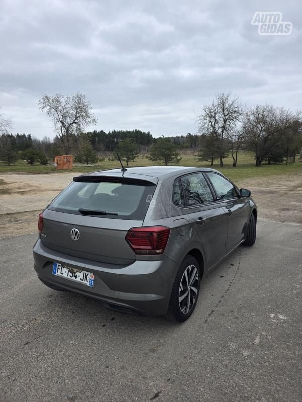 Pelēks Volkswagen Polo 2018 Viļņa, ar dzinēja tilpumu 1.60 L un nobraukumu 281 tūkst. km par 7800 €, foto 4 vietnē AUTOMOTO.COM.LV