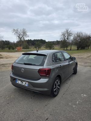 Grey Volkswagen Polo 2018 in Vilnius, with an engine capacity of 1.60 L and mileage of 281 thousand km for 7800 €, photo 5 on AUTOMOTO.COM.LV