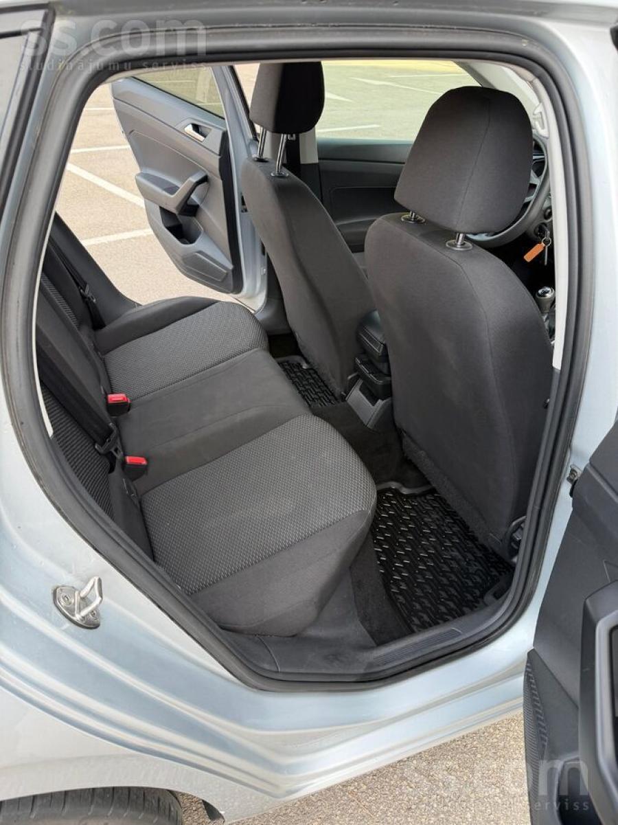 Pelēks Volkswagen Polo 2018 Rīga, ar dzinēja tilpumu 1.00 L un nobraukumu 131 tūkst. km par 6900 €, foto 11 vietnē AUTOMOTO.COM.LV