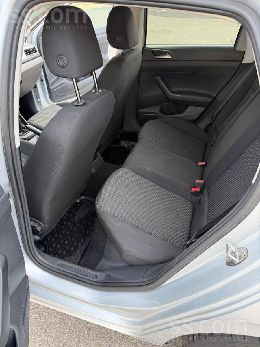 Pelēks Volkswagen Polo 2018 Rīga, ar dzinēja tilpumu 1.00 L un nobraukumu 131 tūkst. km par 6900 €, foto 12 vietnē AUTOMOTO.COM.LV