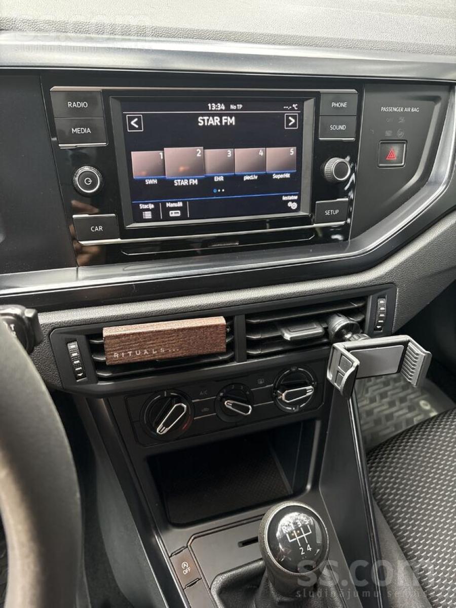 Pelēks Volkswagen Polo 2018 Jelgava, ar dzinēja tilpumu 1.60 L un nobraukumu 188 tūkst. km par 7200 €, foto 5 vietnē AUTOMOTO.COM.LV