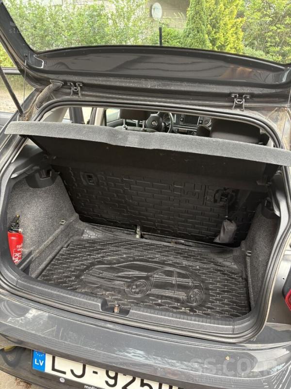 Grey Volkswagen Polo 2018 in Jelgava, with an engine capacity of 1.60 L and mileage of 188 thousand km for 7200 €, photo 6 on AUTOMOTO.COM.LV