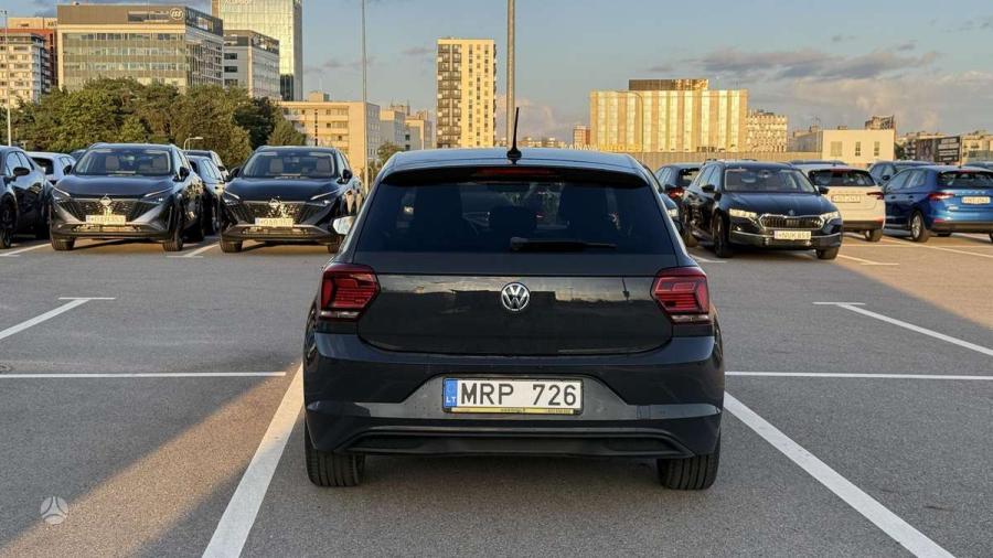 Grey Volkswagen Polo 2019 in Vilnius, with an engine capacity of 1.60 L and mileage of 203 thousand km for 10500 €, photo 6 on AUTOMOTO.COM.LV
