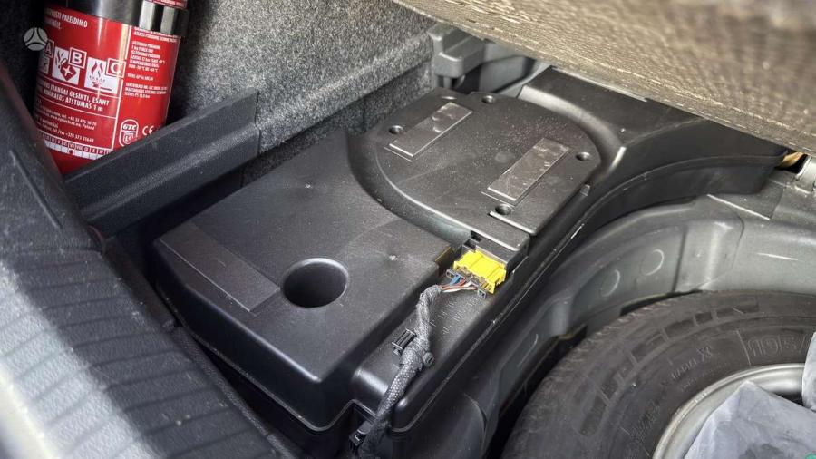 Grey Volkswagen Polo 2019 in Vilnius, with an engine capacity of 1.60 L and mileage of 203 thousand km for 10500 €, photo 15 on AUTOMOTO.COM.LV
