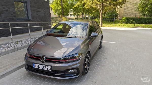Pelēks Volkswagen Polo 2020 Panevēža, ar dzinēja tilpumu 2.00 L un nobraukumu 72 tūkst. km par 15600 €, foto 1 vietnē AUTOMOTO.COM.LV