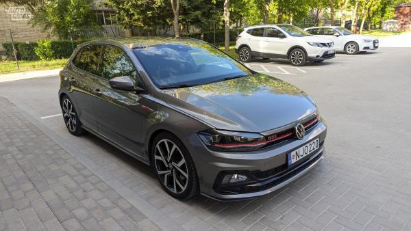 Pelēks Volkswagen Polo 2020 Panevēža, ar dzinēja tilpumu 2.00 L un nobraukumu 72 tūkst. km par 15600 €, foto 3 vietnē AUTOMOTO.COM.LV