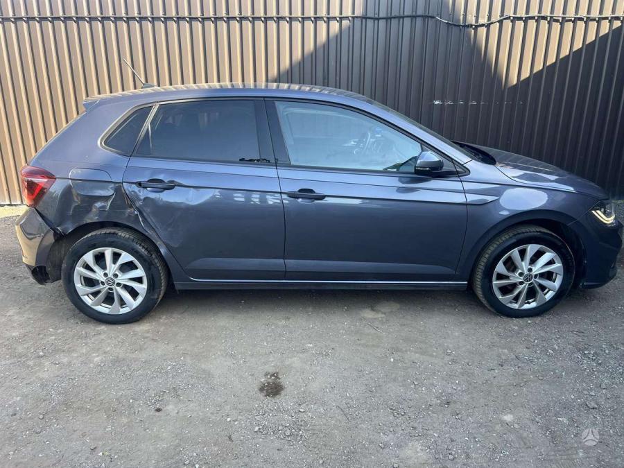 Pelēks Volkswagen Polo 2022 Kauņa, ar dzinēja tilpumu 1.00 L un nobraukumu 72 tūkst. km par 10900 €, foto 5 vietnē AUTOMOTO.COM.LV