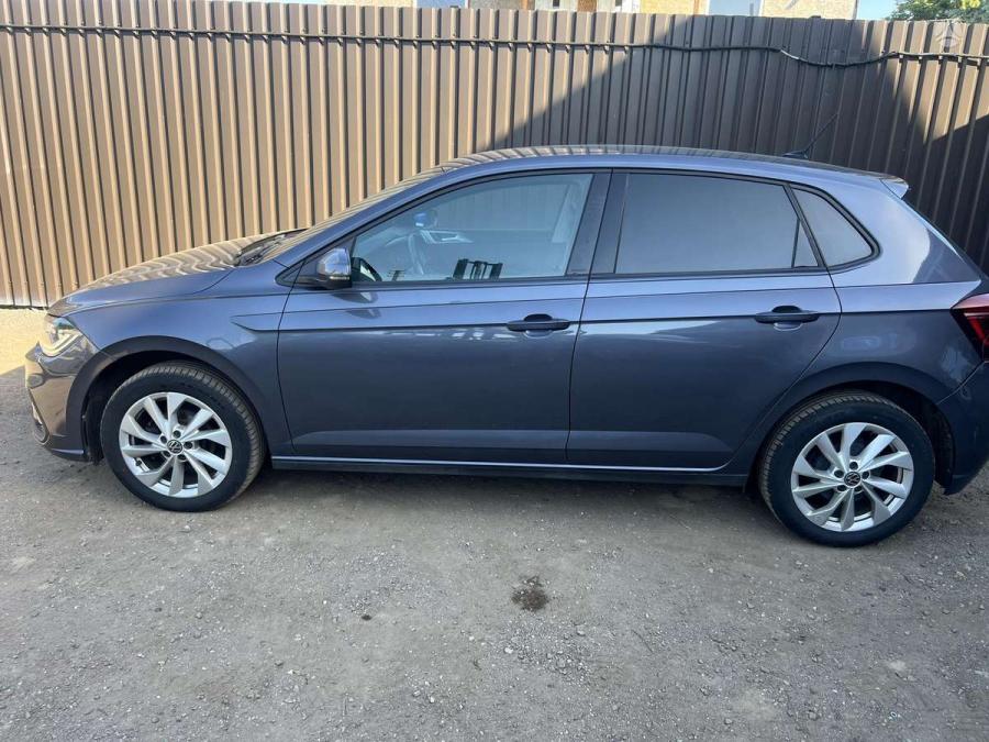 Pelēks Volkswagen Polo 2022 Kauņa, ar dzinēja tilpumu 1.00 L un nobraukumu 72 tūkst. km par 10900 €, foto 6 vietnē AUTOMOTO.COM.LV