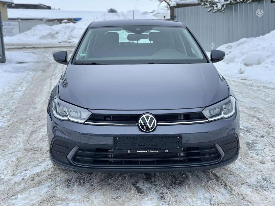 Grey Volkswagen Polo 2023 in Telschi, with an engine capacity of 1.00 L and mileage of 412 thousand km for 16500 €, photo 2 on AUTOMOTO.COM.LV