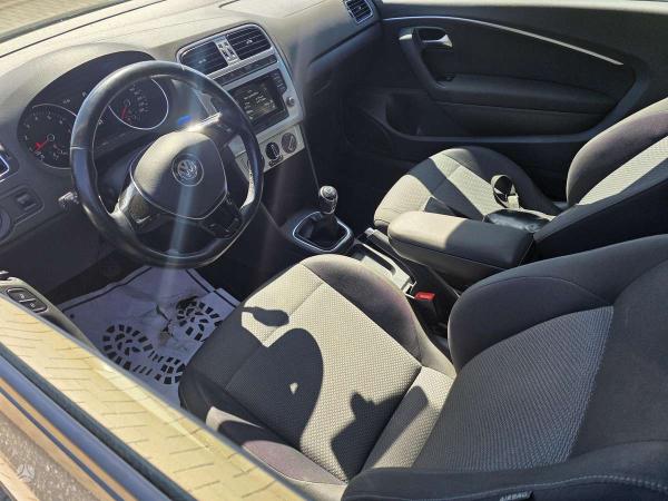 Grey Volkswagen Polo 2017 in Alytus, with an engine capacity of 1.20 L and mileage of 63 thousand km for 5700 €, photo 7 on AUTOMOTO.COM.LV