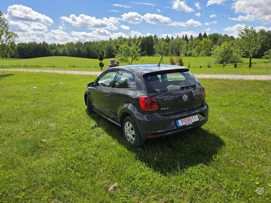 Grey Volkswagen Polo 2017 in Lazdijai, with an engine capacity of 1.20 L and mileage of 63 thousand km for 5800 €, photo 5 on AUTOMOTO.COM.LV