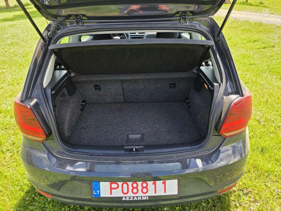 Grey Volkswagen Polo 2017 in Lazdijai, with an engine capacity of 1.20 L and mileage of 63 thousand km for 5800 €, photo 6 on AUTOMOTO.COM.LV